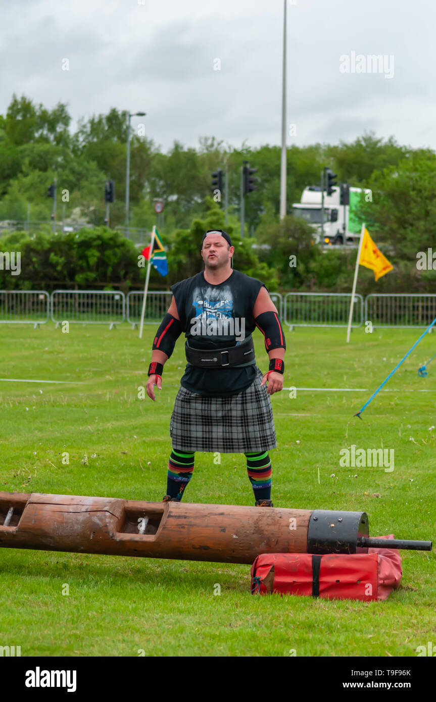 Paisley, Scotland, UK. 18th May, 2019. A strongman competes in the log ...