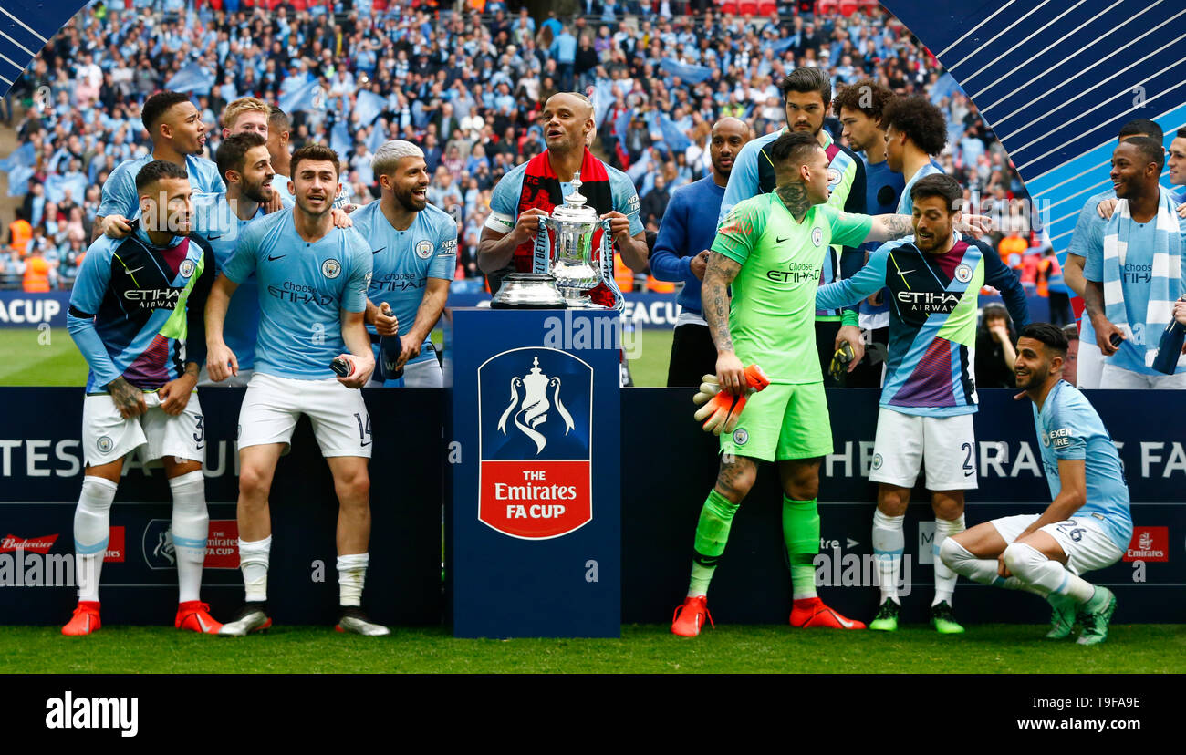Vincent kompany premier league trophy hi-res stock photography and ...