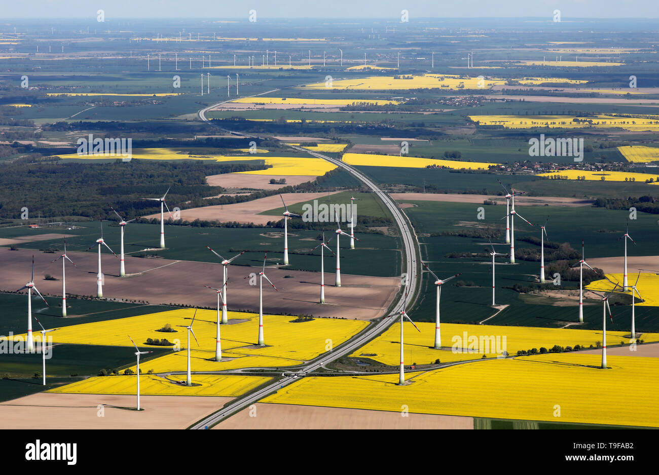 Altentreptow, Germany. 14th May, 2019. There is a large wind farm to ...
