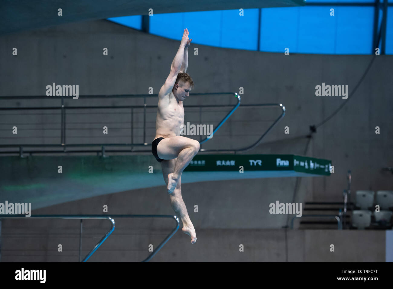 London, UK. 18th May, 2019. Jack Laugher of Great Britain competes in ...