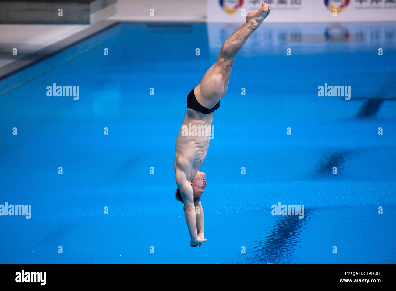 London, UK. 18th May, 2019. Jack Laugher of Great Britain competes in ...