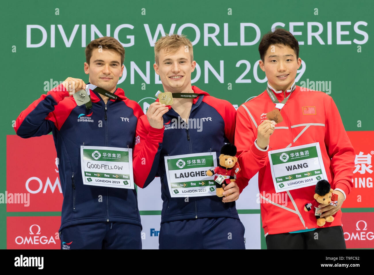 Twists left to right hi-res stock photography and images - Alamy