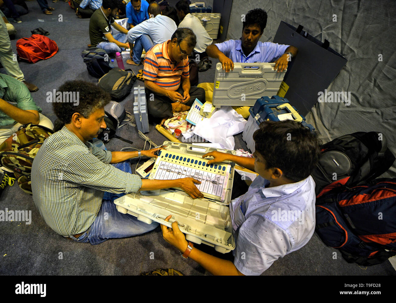 Voting machines hi-res stock photography and images - Alamy