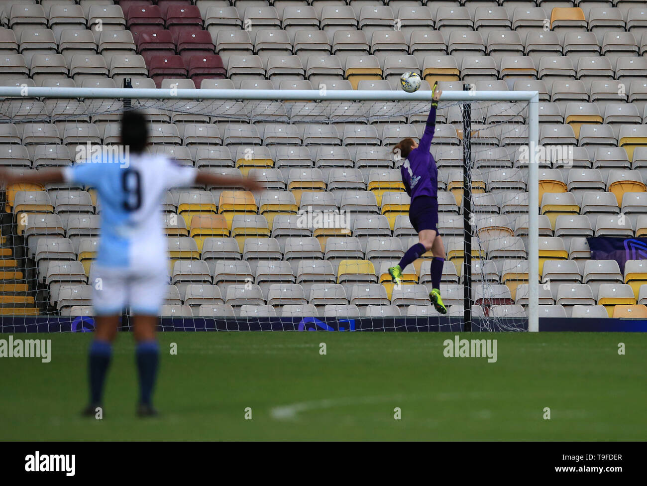 Goalkeeper danielle gibbons hi-res stock photography and images - Alamy
