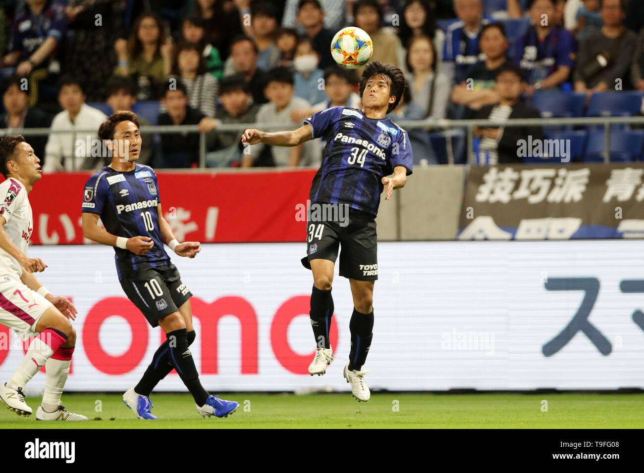 Osaka, Japan. 18th May, 2019. (L to R) Shu Kurata (Gamba), Yuya Fukuda ...