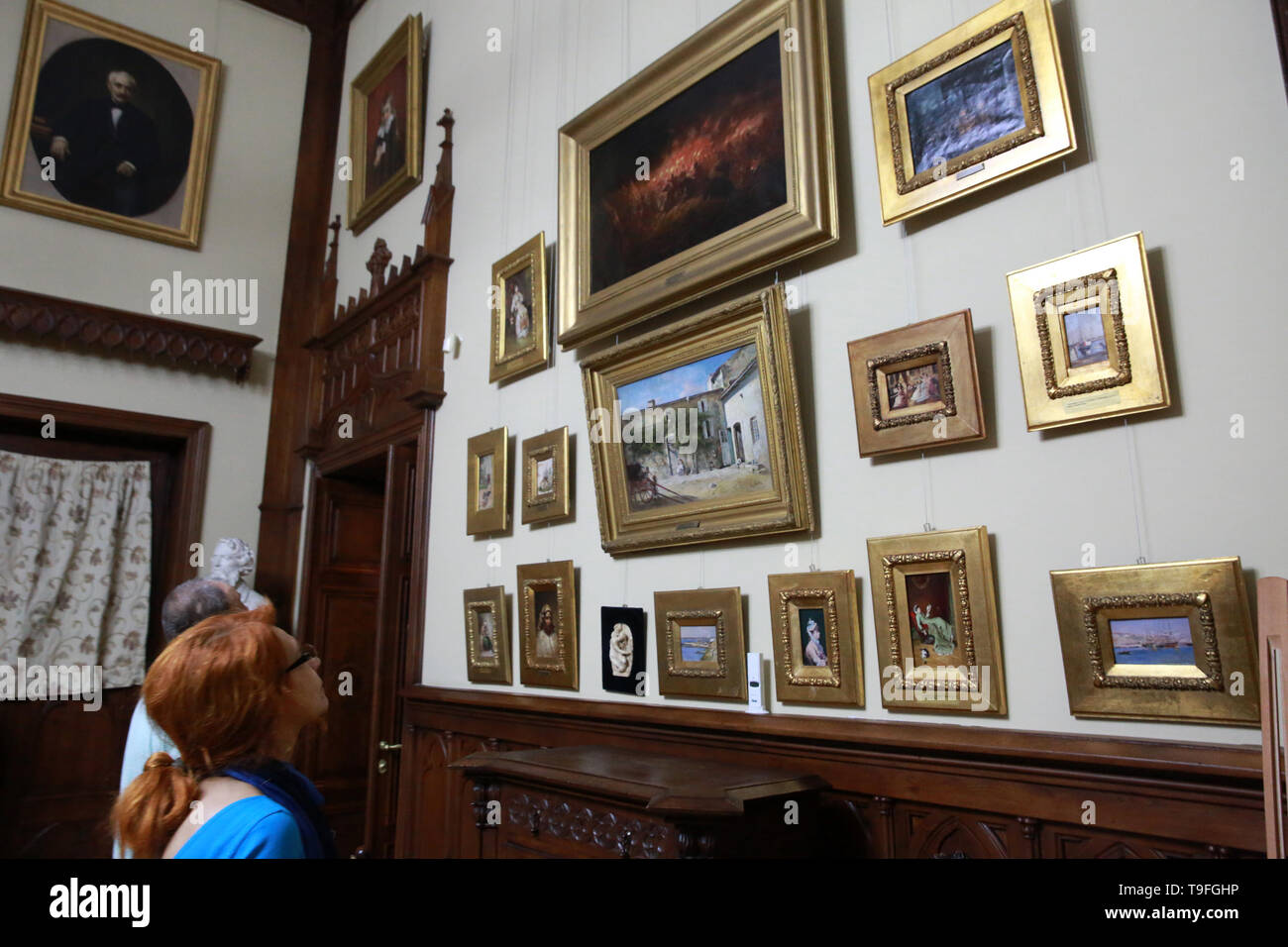 Bucharest, Romania. 18th May, 2019. People view works of famous ...