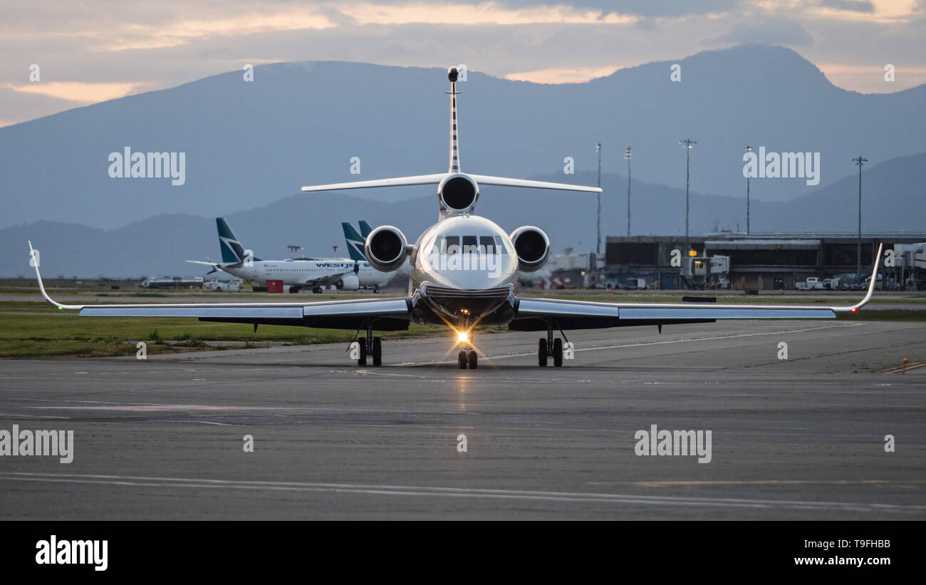 Dassault falcon 900ex hi-res stock photography and images - Alamy