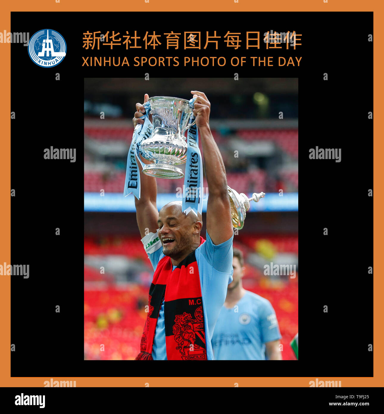 Vincent kompany premier league trophy hi-res stock photography and ...