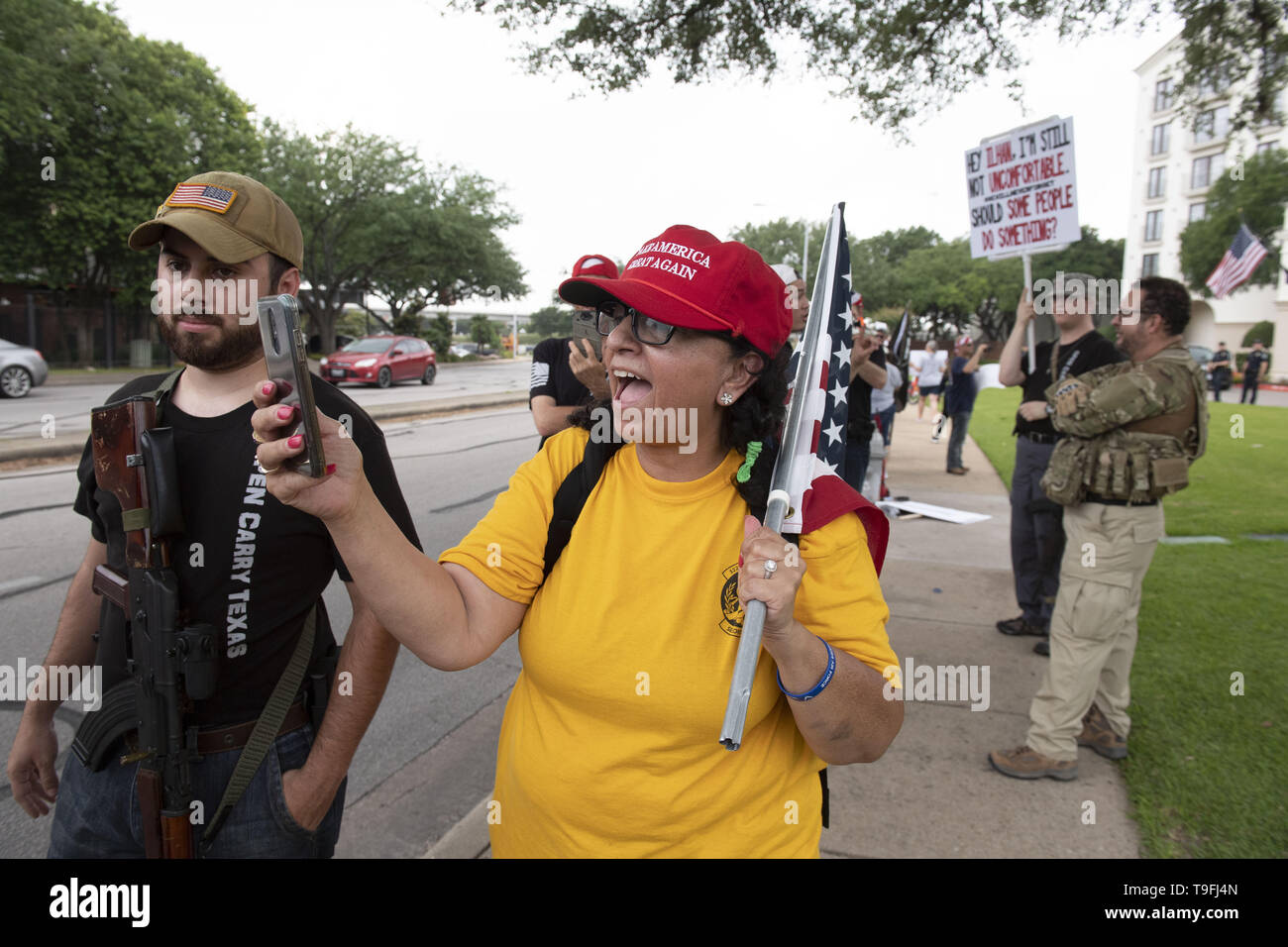Texas, USA. 18th May, 2019. Anti-Muslim protesters, many carrying guns ...