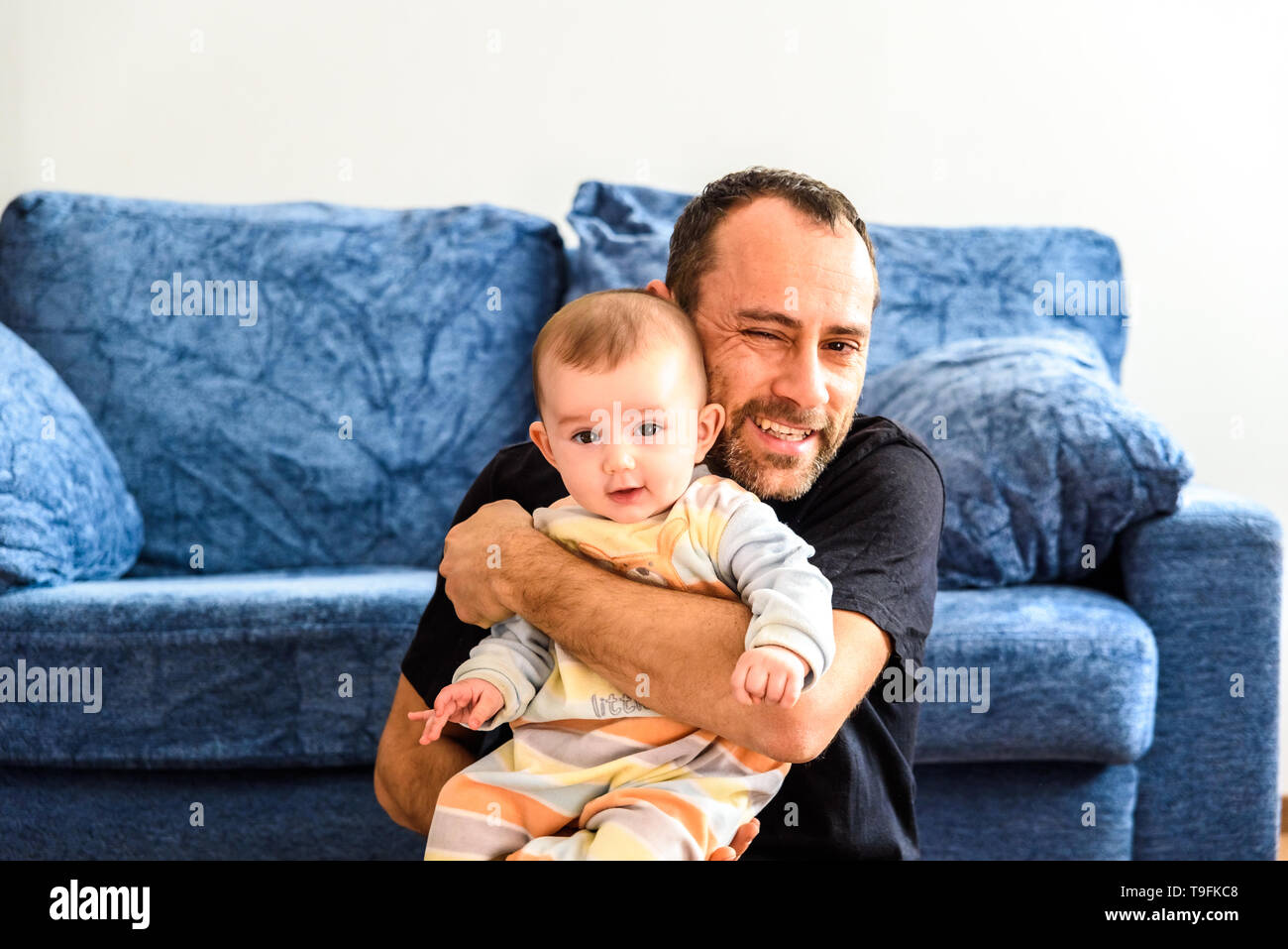 Dad hugging his baby daughter lovingly Stock Photo - Alamy