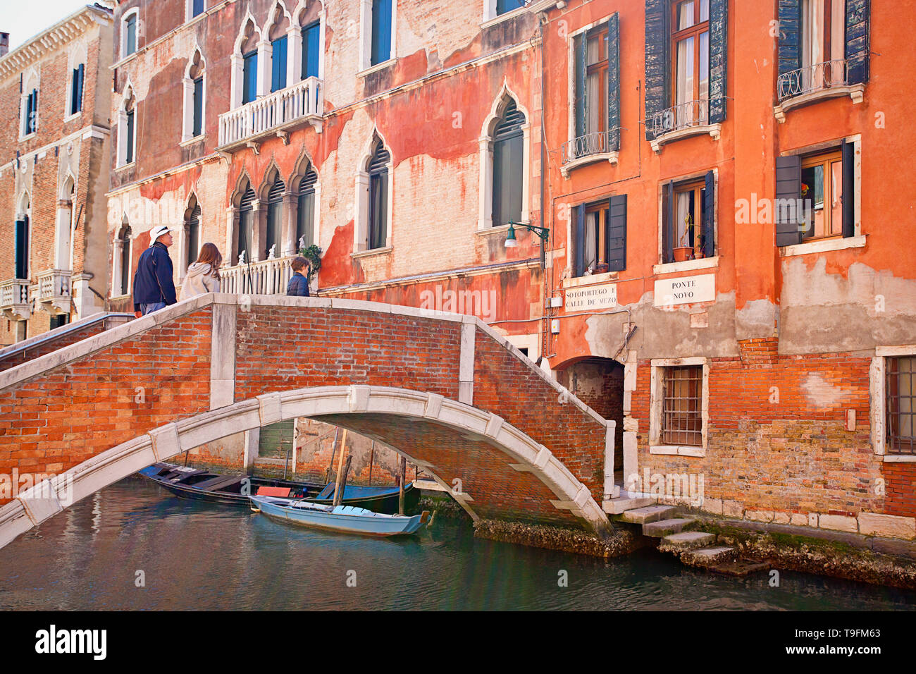 Floating bridges hi-res stock photography and images - Alamy