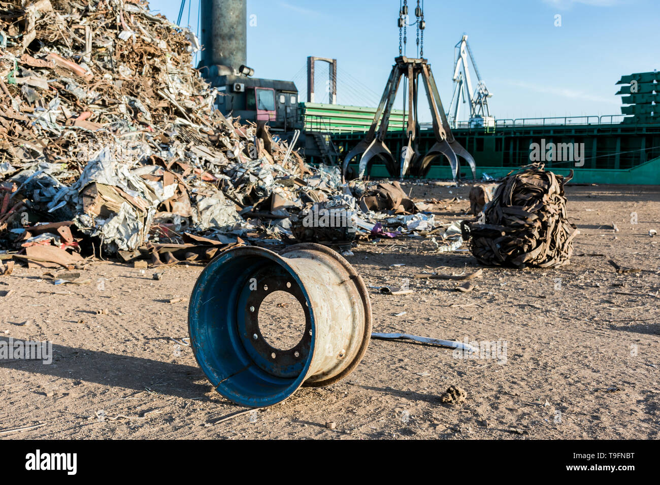 Scrap metal recycling loading hi-res stock photography and images - Alamy