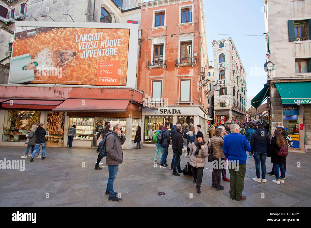 Damp streets hi-res stock photography and images - Alamy