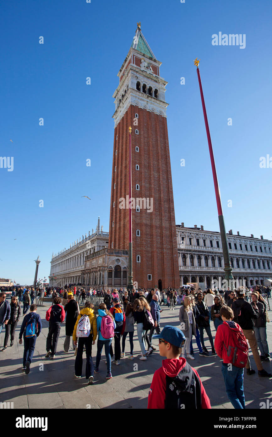Italian tall buildings hi-res stock photography and images - Alamy