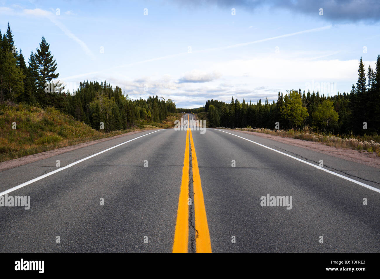 Long straight sidewalk hi-res stock photography and images - Alamy