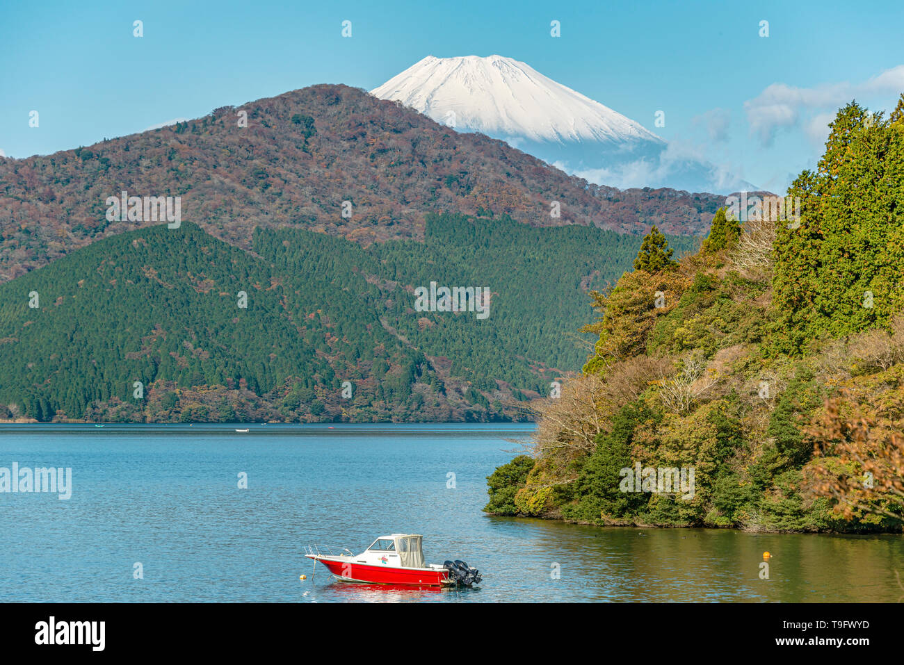 Boats at Lake Ashi (Ashinoko) with Mt.Fuji at the background, Hakone ...