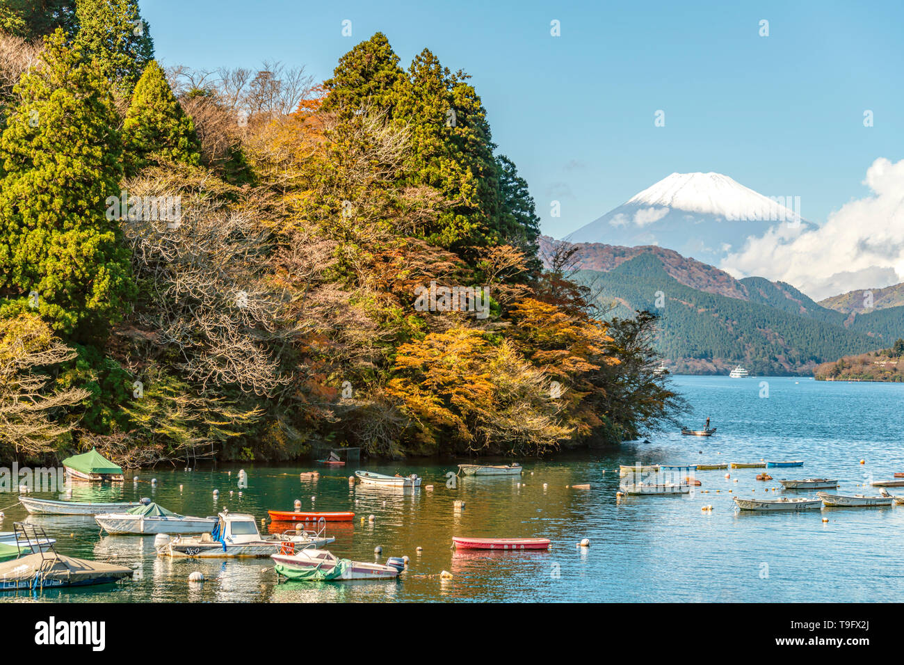 Fishing boats at Lake Ashi (Ashinoko) with Mt.Fuji at the background ...