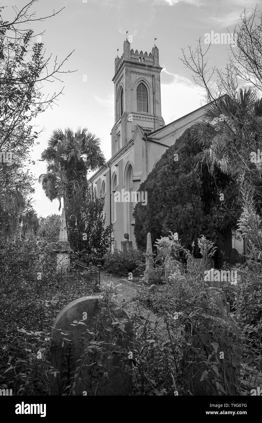 Historic grave in city Black and White Stock Photos & Images - Alamy