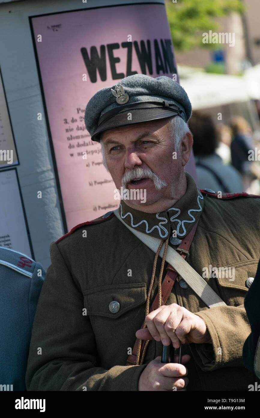 Battle dress uniform hi-res stock photography and images - Alamy