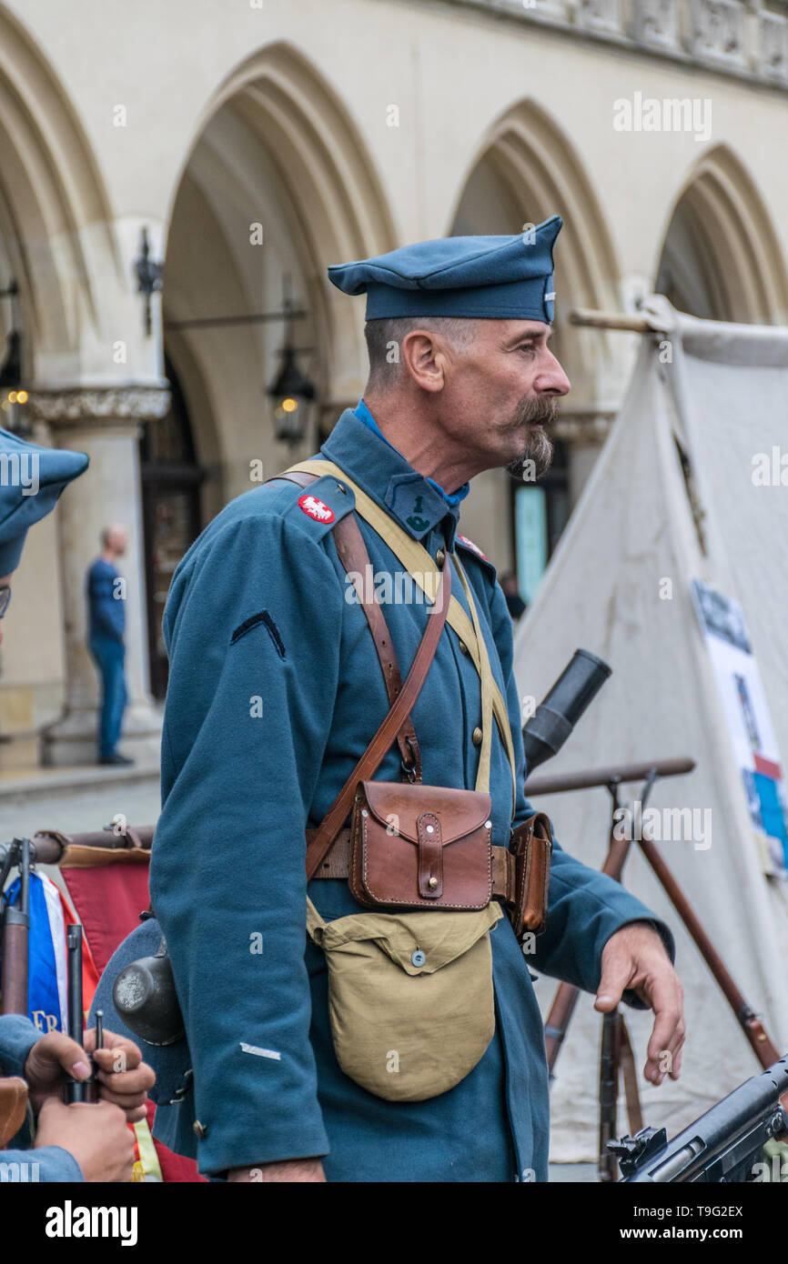 Medieval uniforms hi-res stock photography and images - Alamy