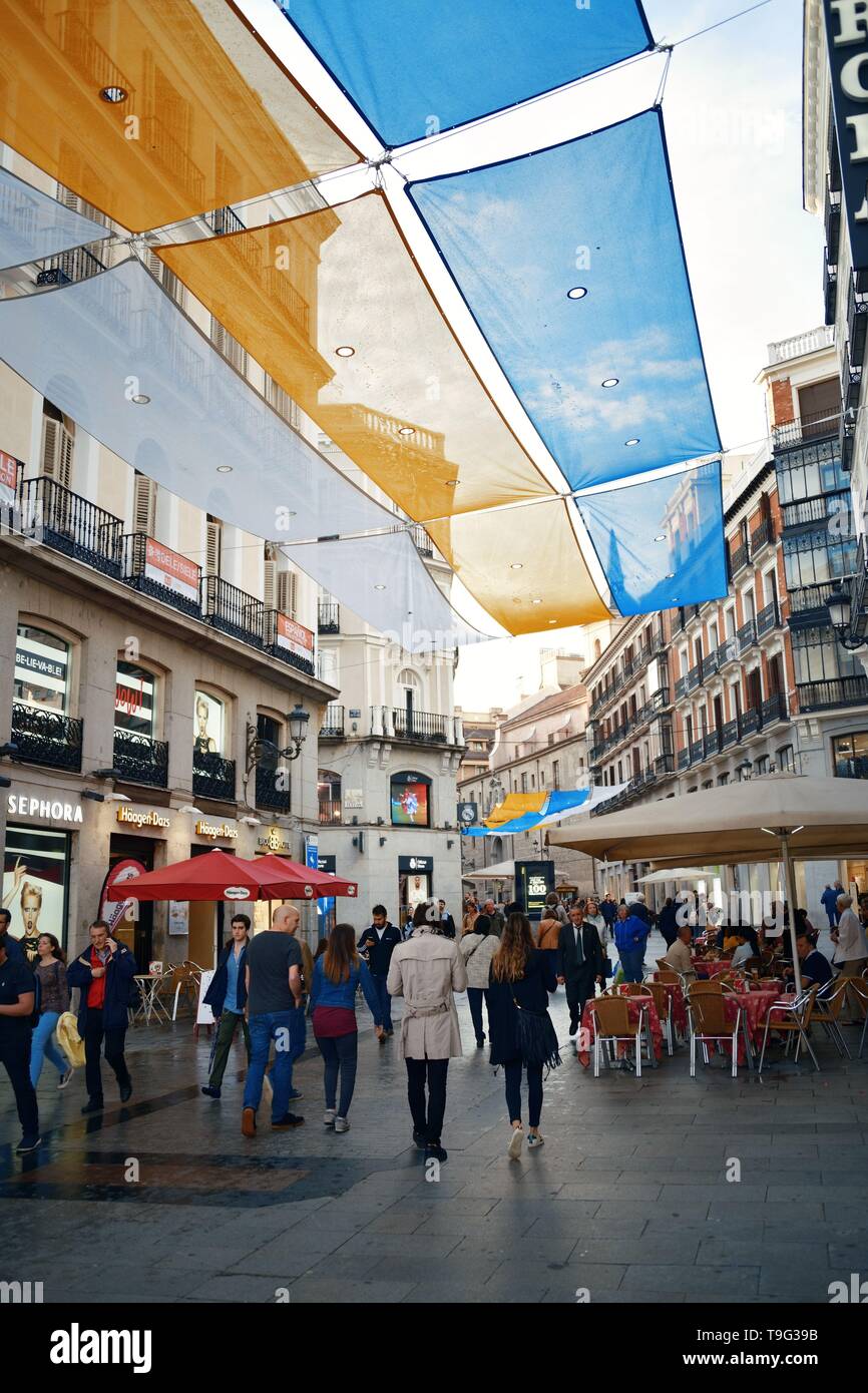 Street view with historic buildings in Madrid, Spain Stock Photo - Alamy