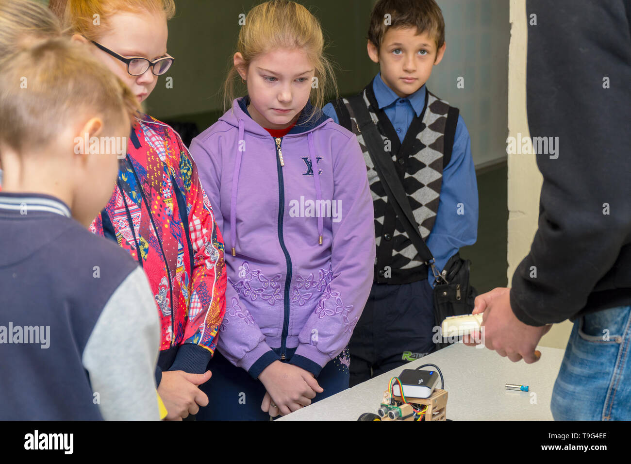 Primary school students looking at a homemade car model Stock Photo - Alamy