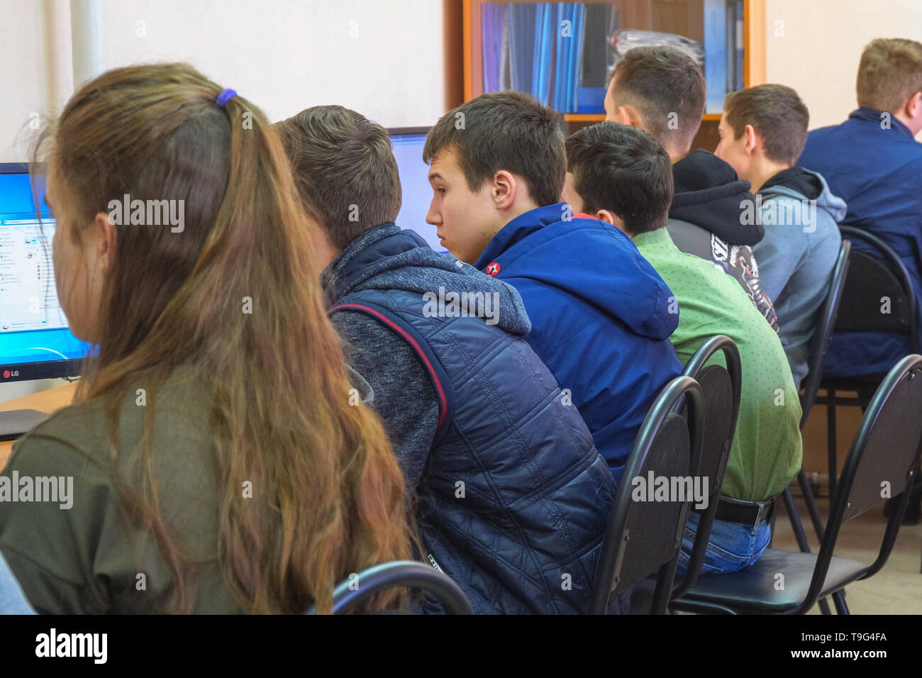 Students in a computer class. Students in front of computers in a ...