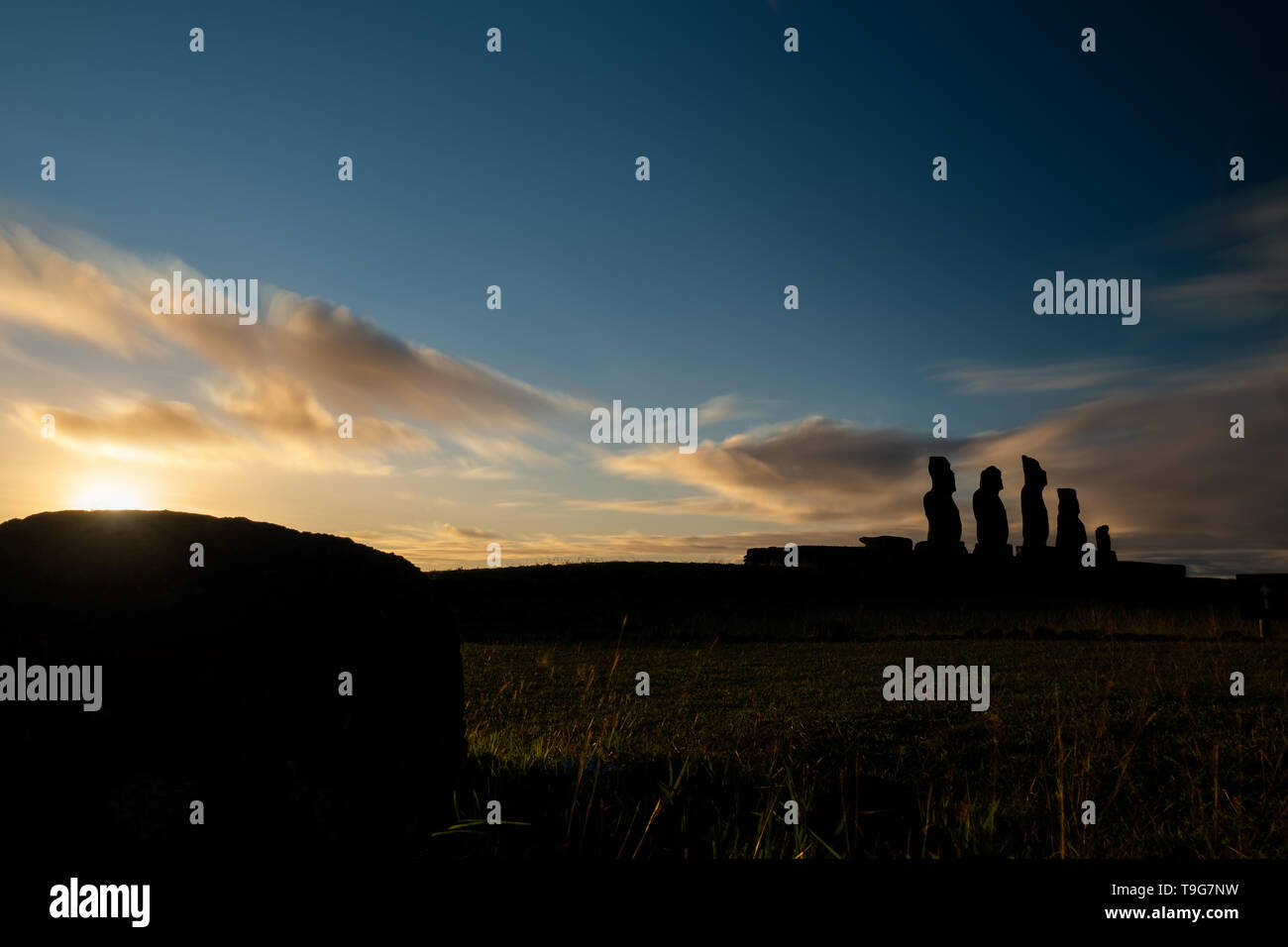 Moai shilouette in the Ahu Tahai at sunset, profile view Stock Photo ...