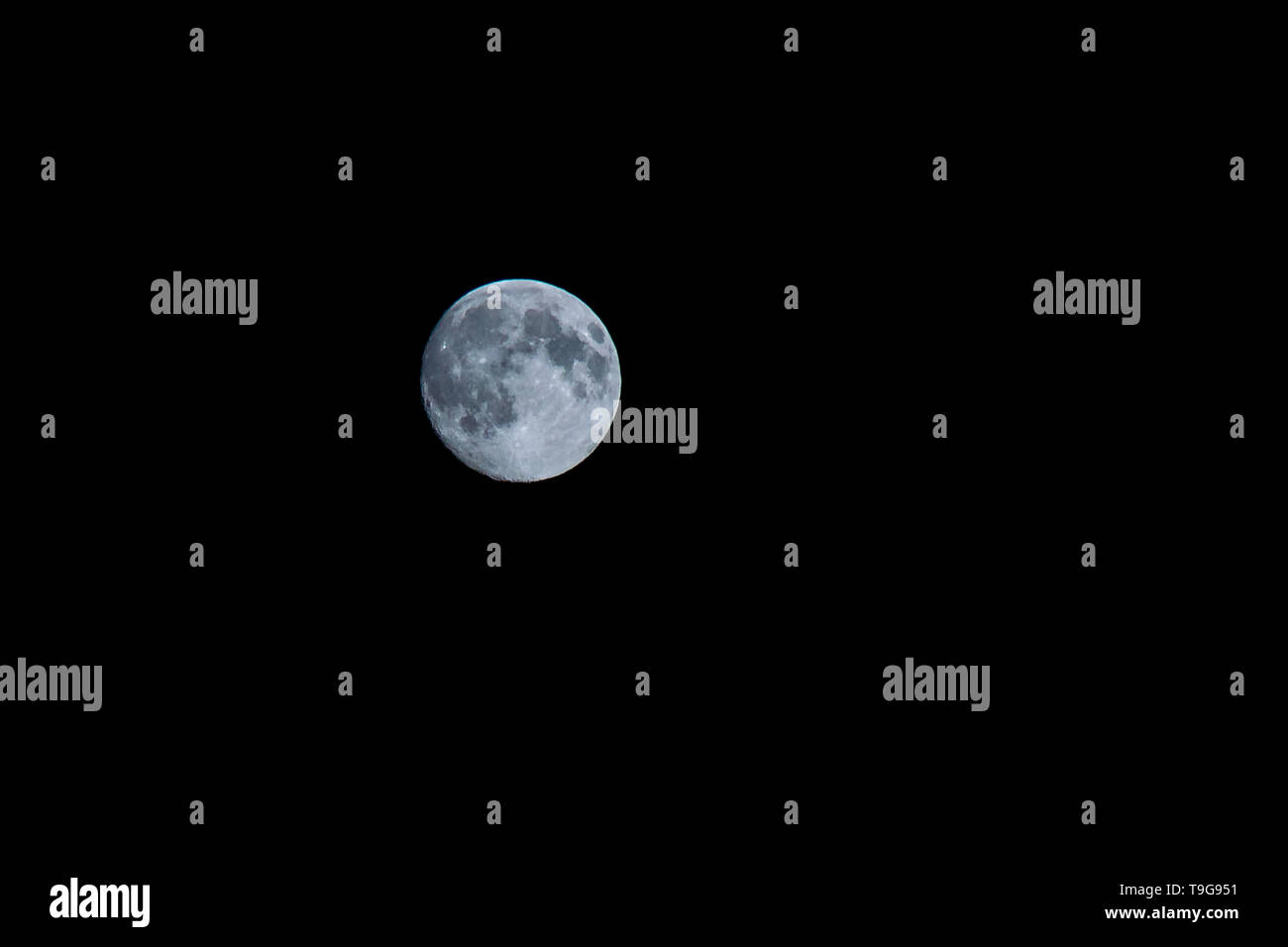 Full moon in midnight hi-res stock photography and images - Alamy