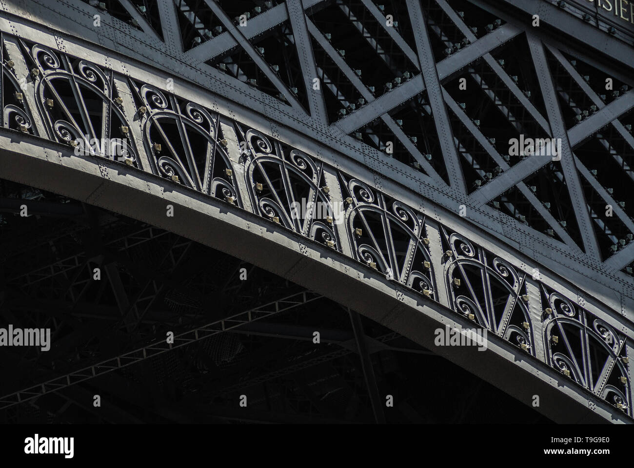 trusses of eiffel tower Stock Photo - Alamy