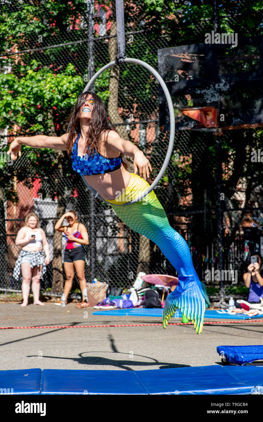 Acrobatic ring hi-res stock photography and images - Alamy