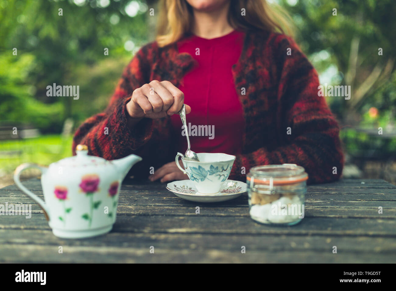 Stirring tea cup hi-res stock photography and images - Alamy