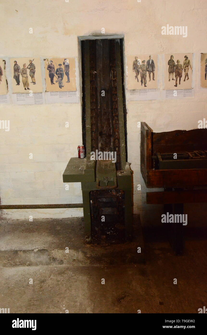 Ww1 and ww2 gun battery hi-res stock photography and images - Alamy