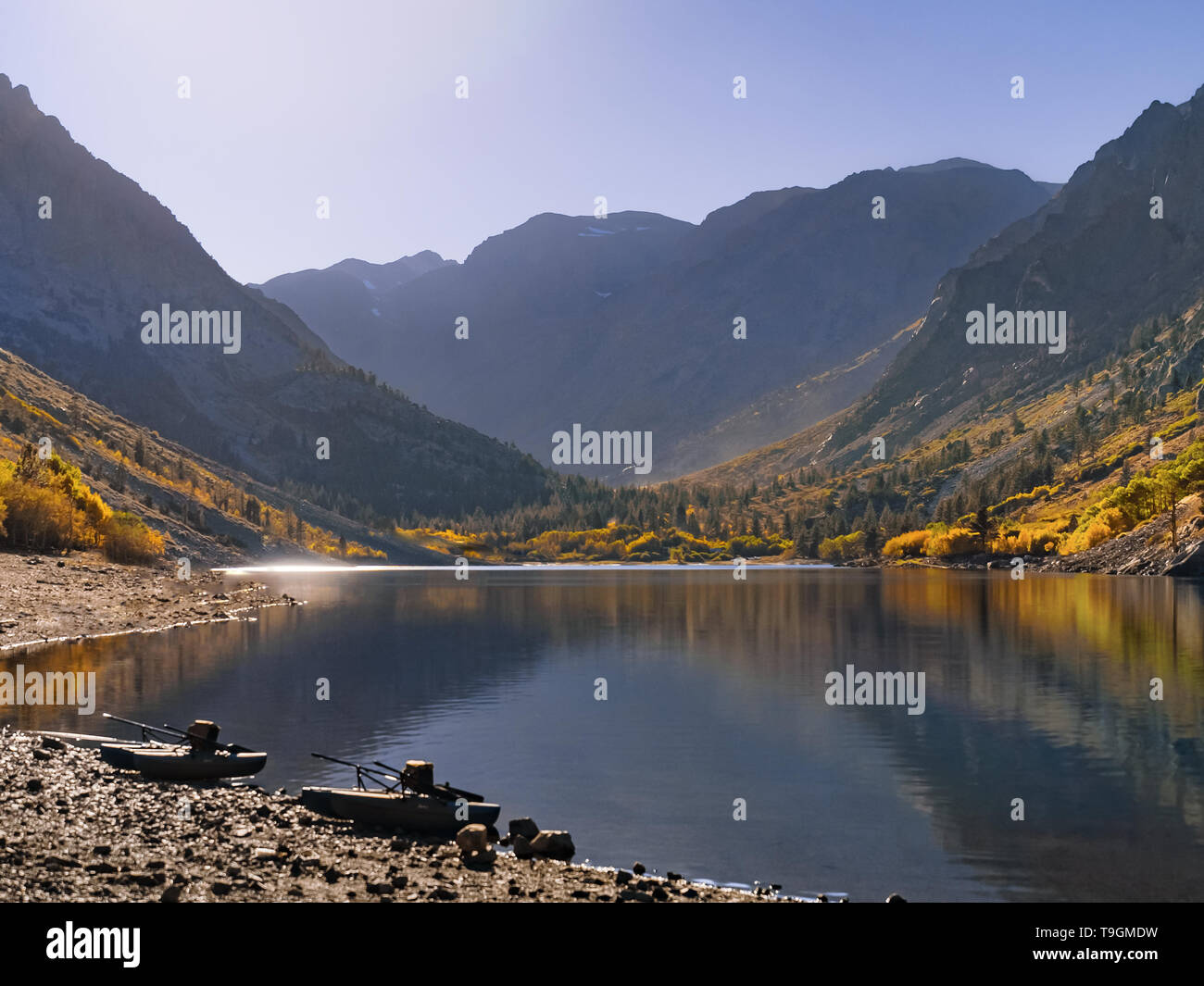 Mountain lake scenery in the Northern California with autumn foliage ...