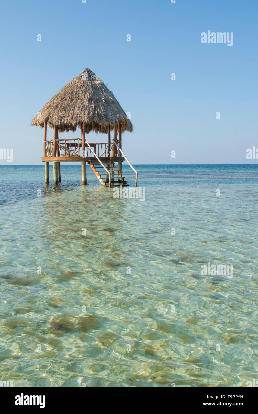 Palapa platform, North Long Coco Plum Caye, Belize Stock Photo - Alamy