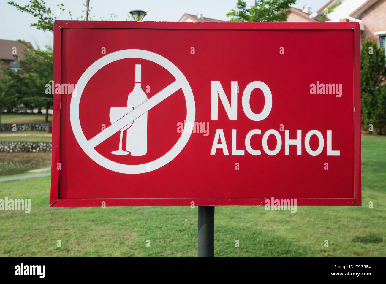 Alcohol free zone sign in hi-res stock photography and images - Alamy