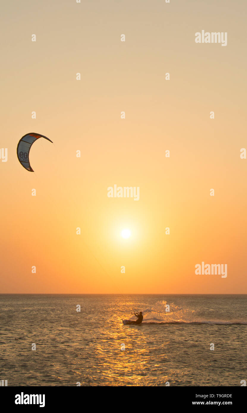 Kite boarding at sunset, Caye Caulker, Belize Stock Photo - Alamy