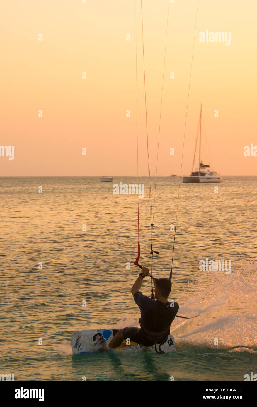 Kite boarding at sunset, Caye Caulker, Belize Stock Photo - Alamy