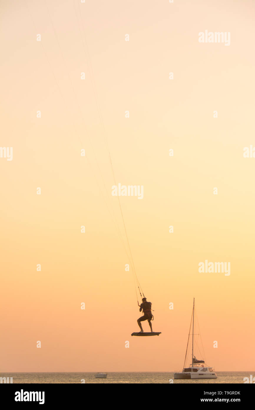 Kite boarding at sunset, Caye Caulker, Belize Stock Photo - Alamy