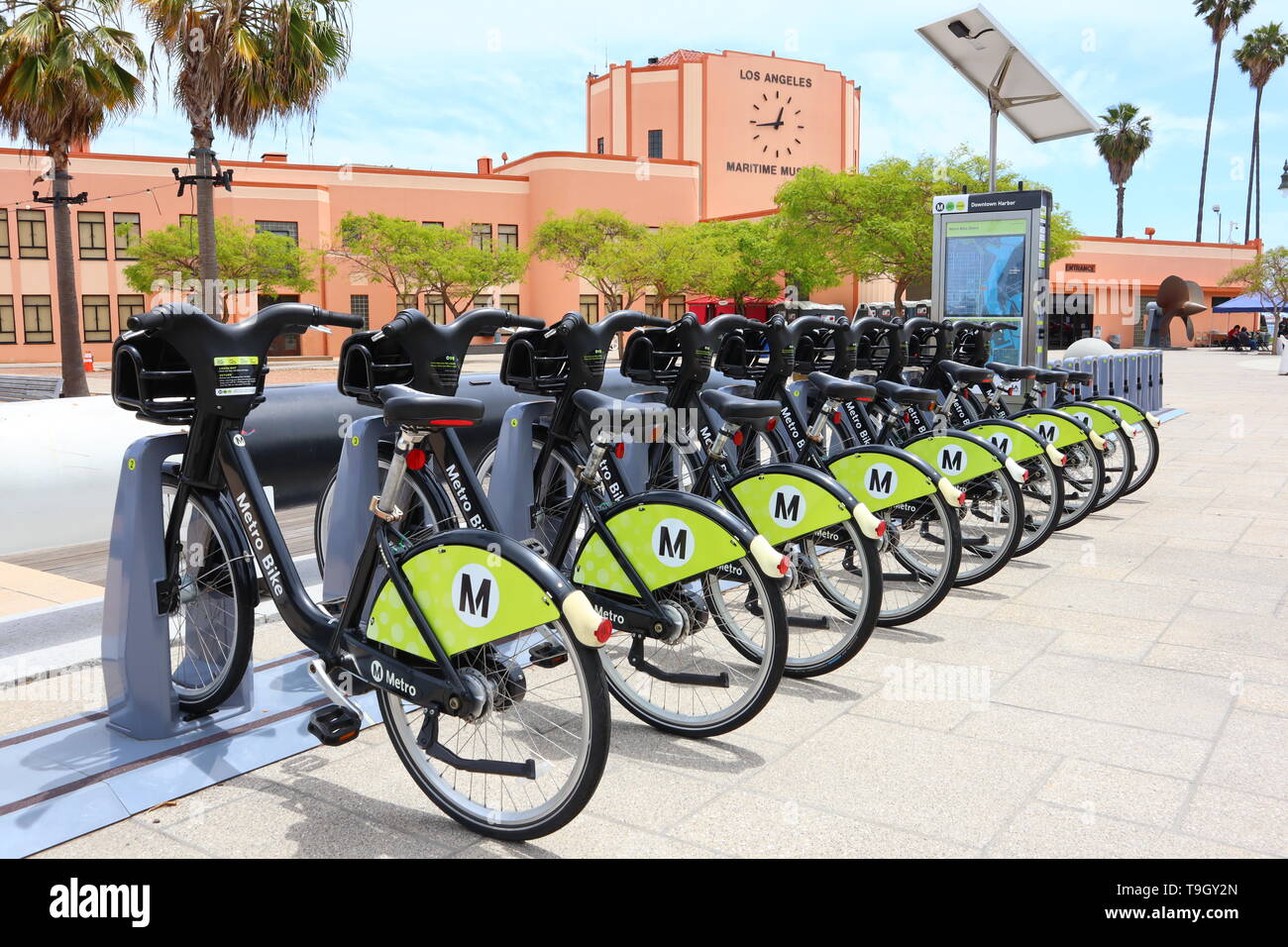 Los angeles metro bike share hi-res stock photography and images - Alamy