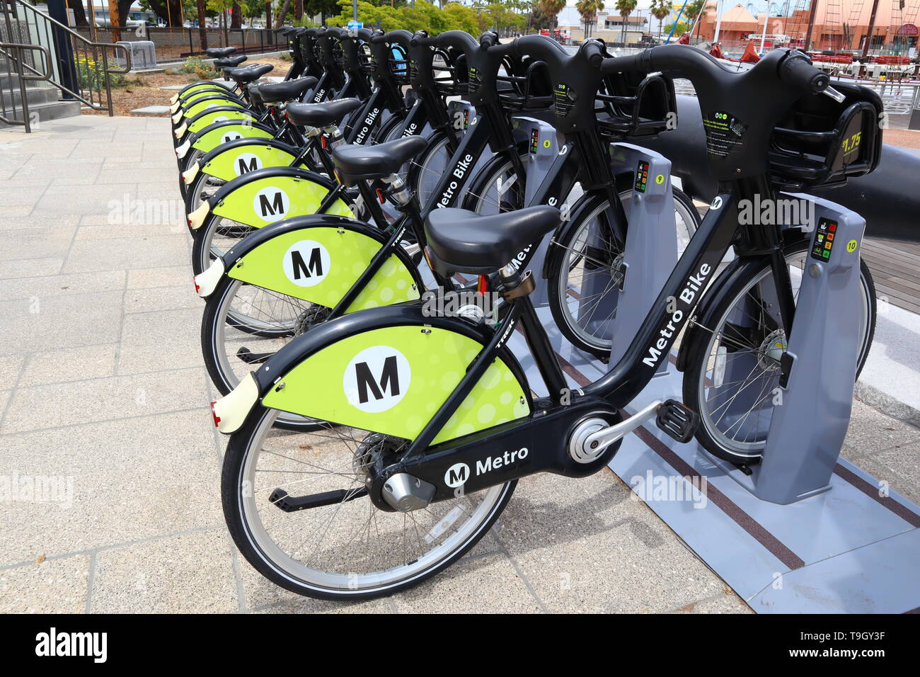 Metro bike share hi-res stock photography and images - Alamy