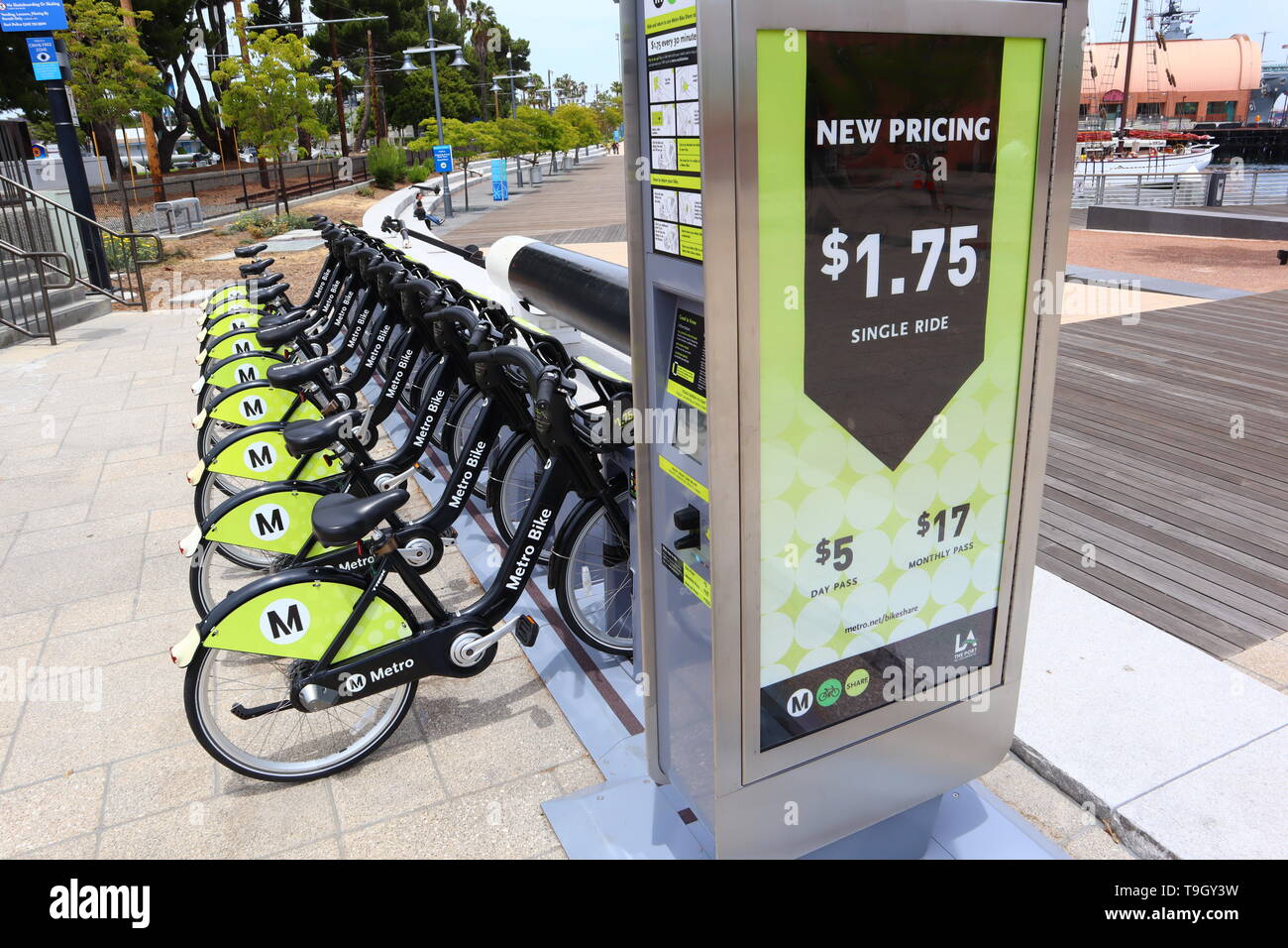 LOS ANGELES, California, Metro Bike Share Stock Photo - Alamy