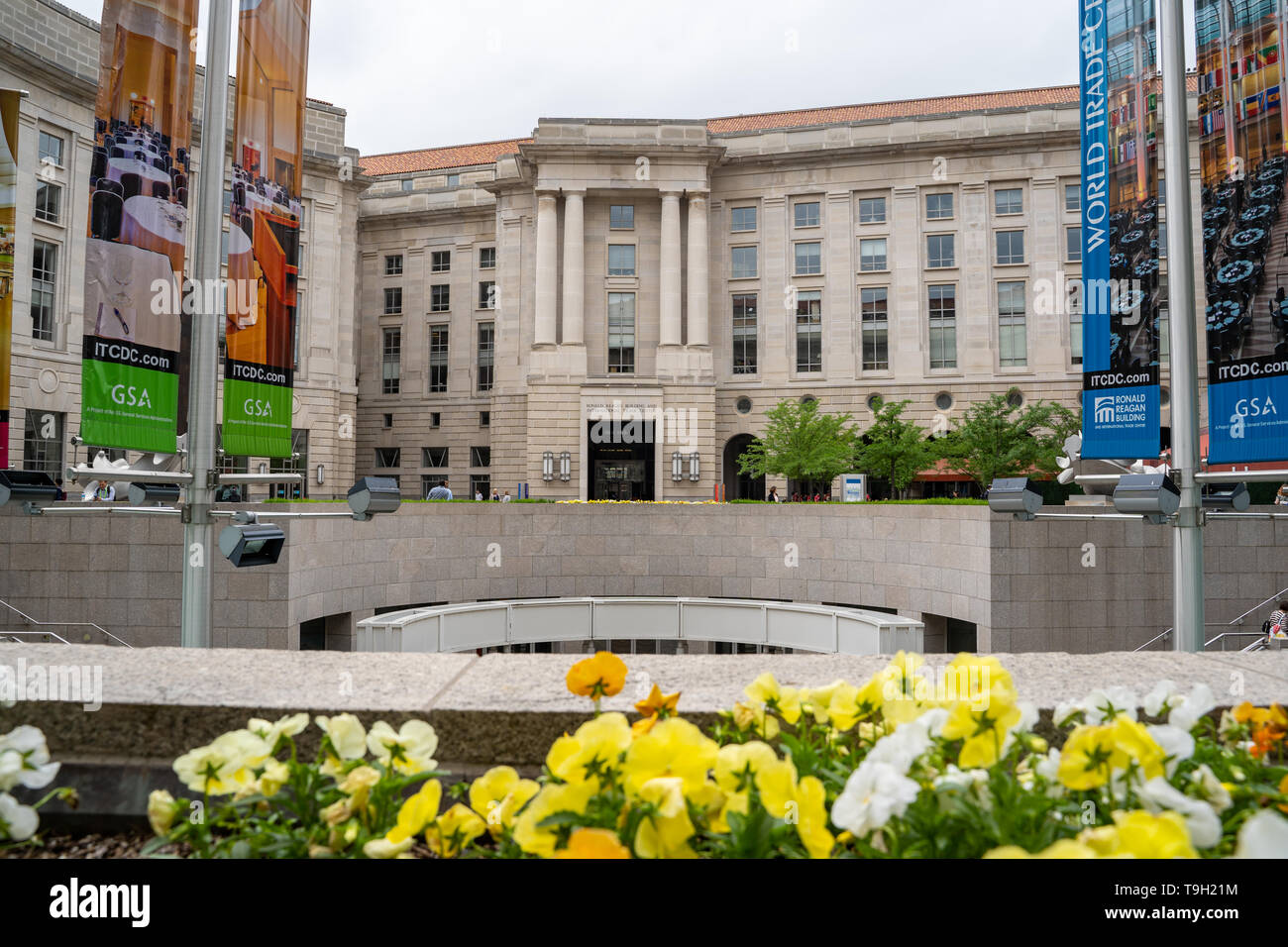 Federal triangle hi-res stock photography and images - Alamy