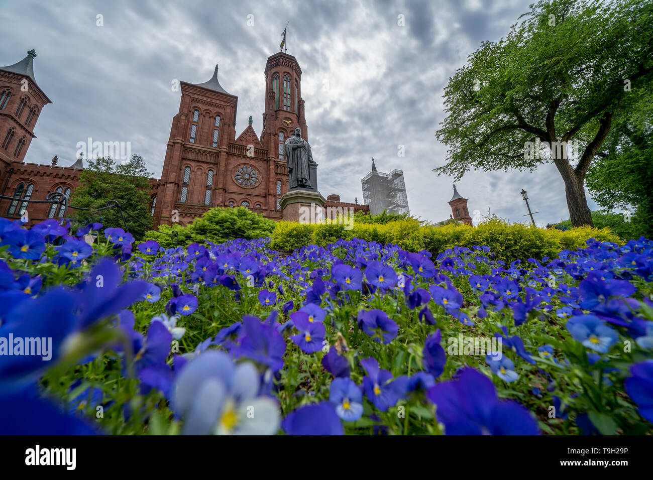 Smithsonian castle historical hi-res stock photography and images - Alamy