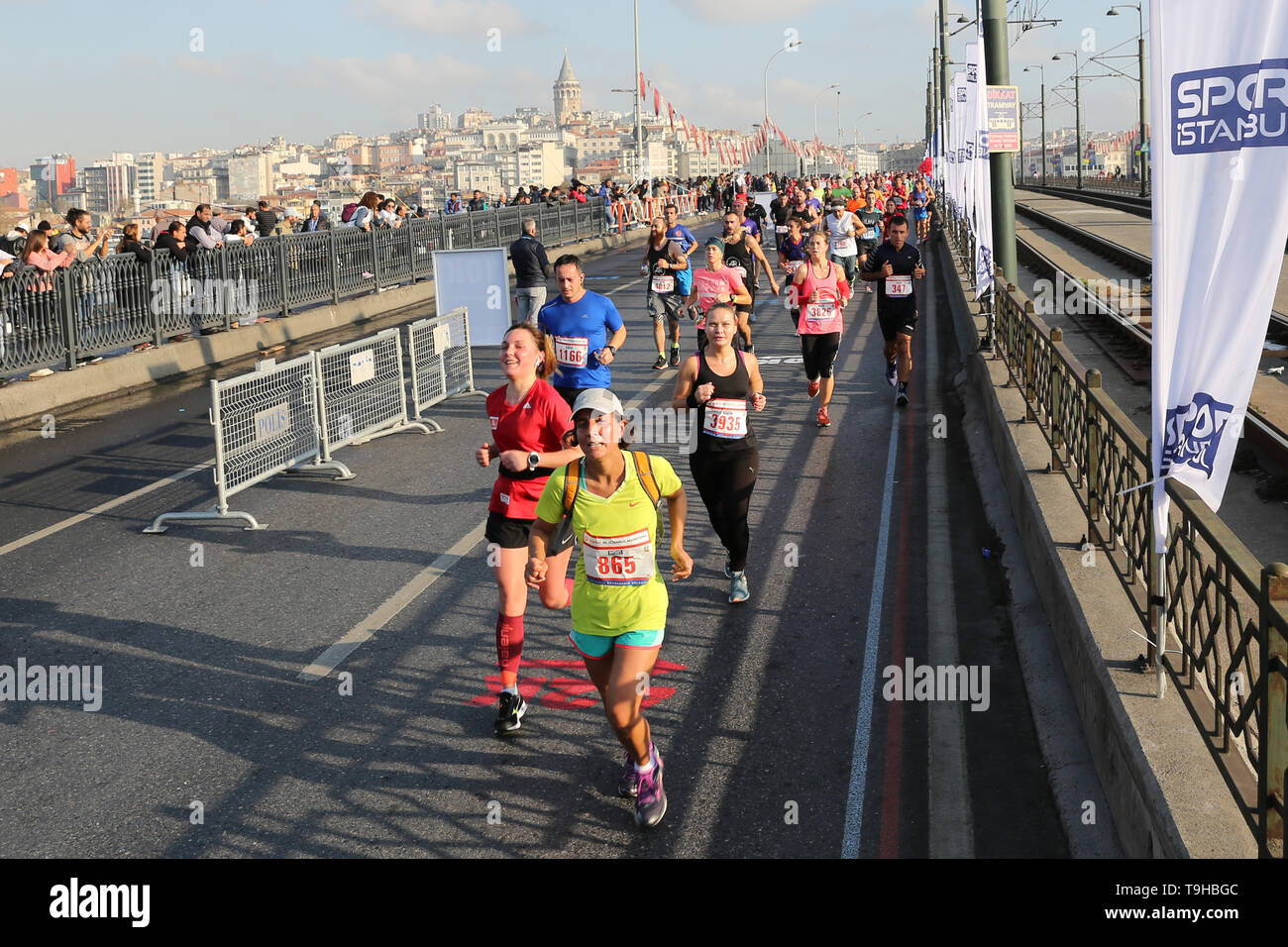 ISTANBUL, TURKEY - NOVEMBER 11, 2018: Athletes running in 40. Istanbul ...
