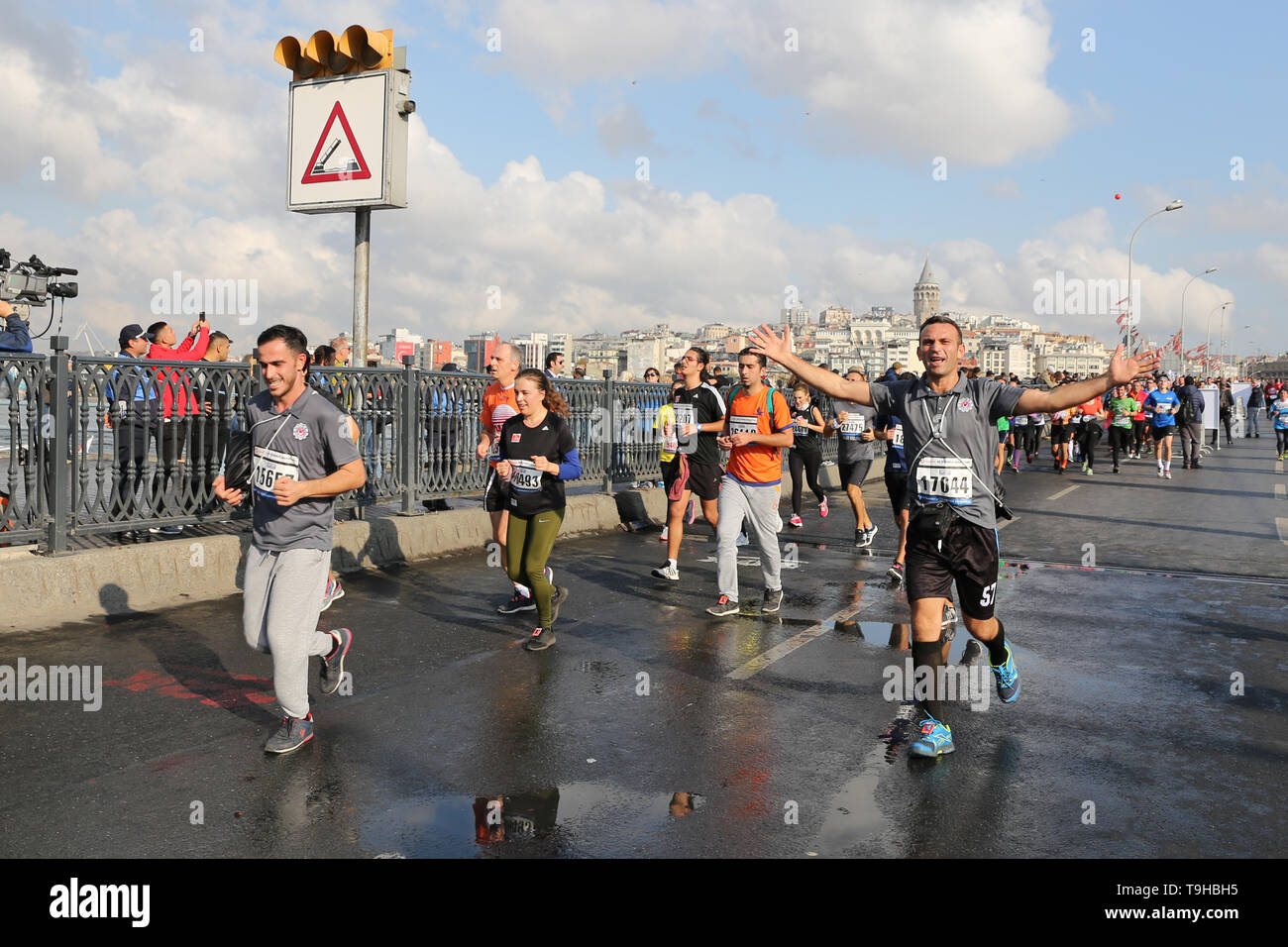 ISTANBUL, TURKEY - NOVEMBER 11, 2018: Athletes running in 40. Istanbul ...