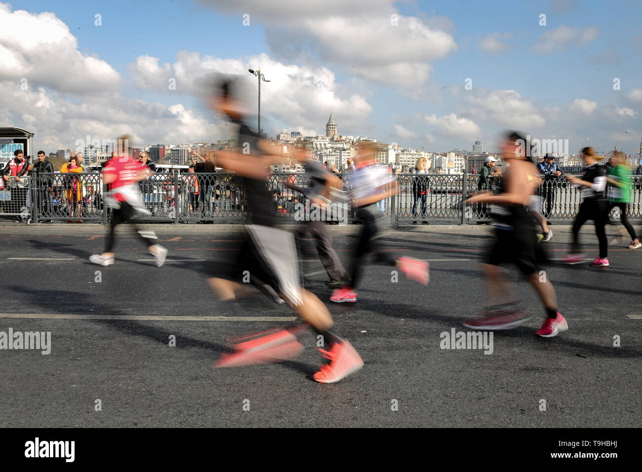 ISTANBUL, TURKEY - NOVEMBER 11, 2018: Athletes running in 40. Istanbul ...