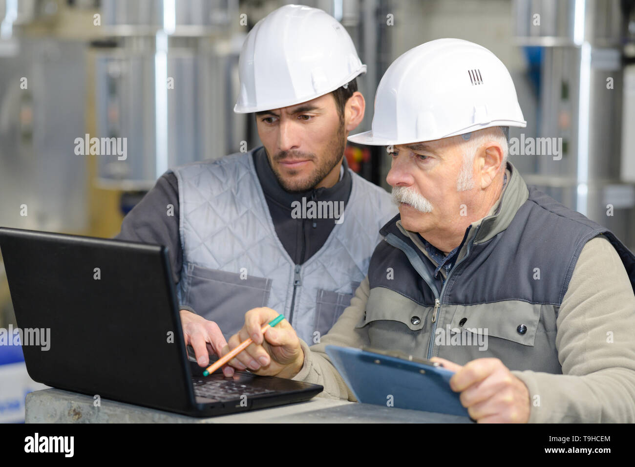 senior and young engineer working together Stock Photo - Alamy