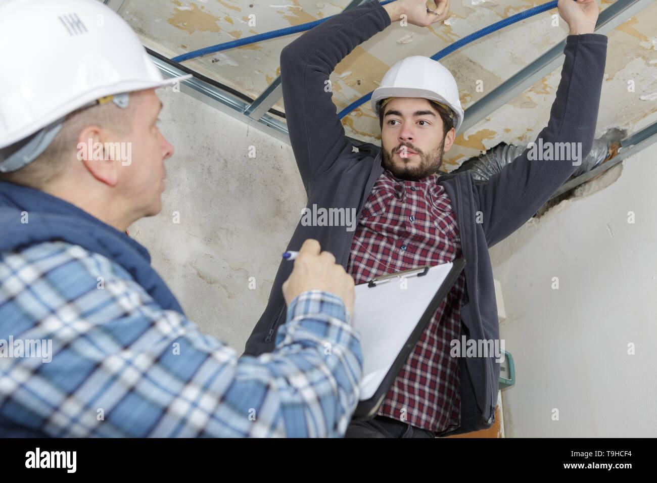 Hanging drywall hi-res stock photography and images - Alamy