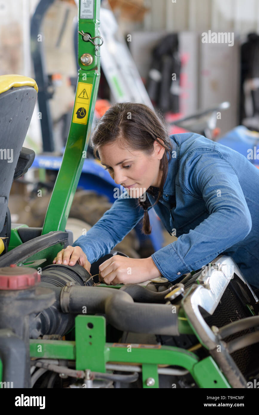 Girl mechanic hi-res stock photography and images - Alamy